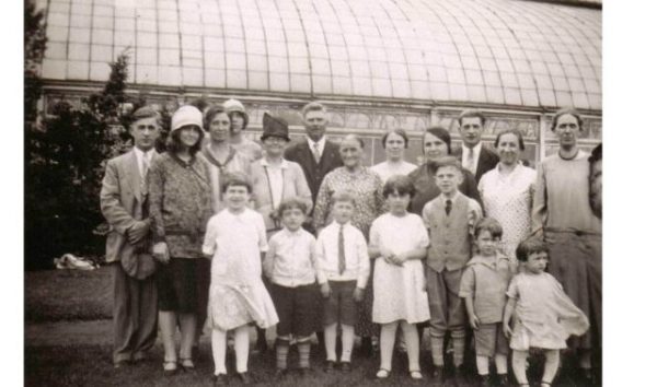 4 Tips to Identify Faces in Old Group Photos - Family Tree Magazine